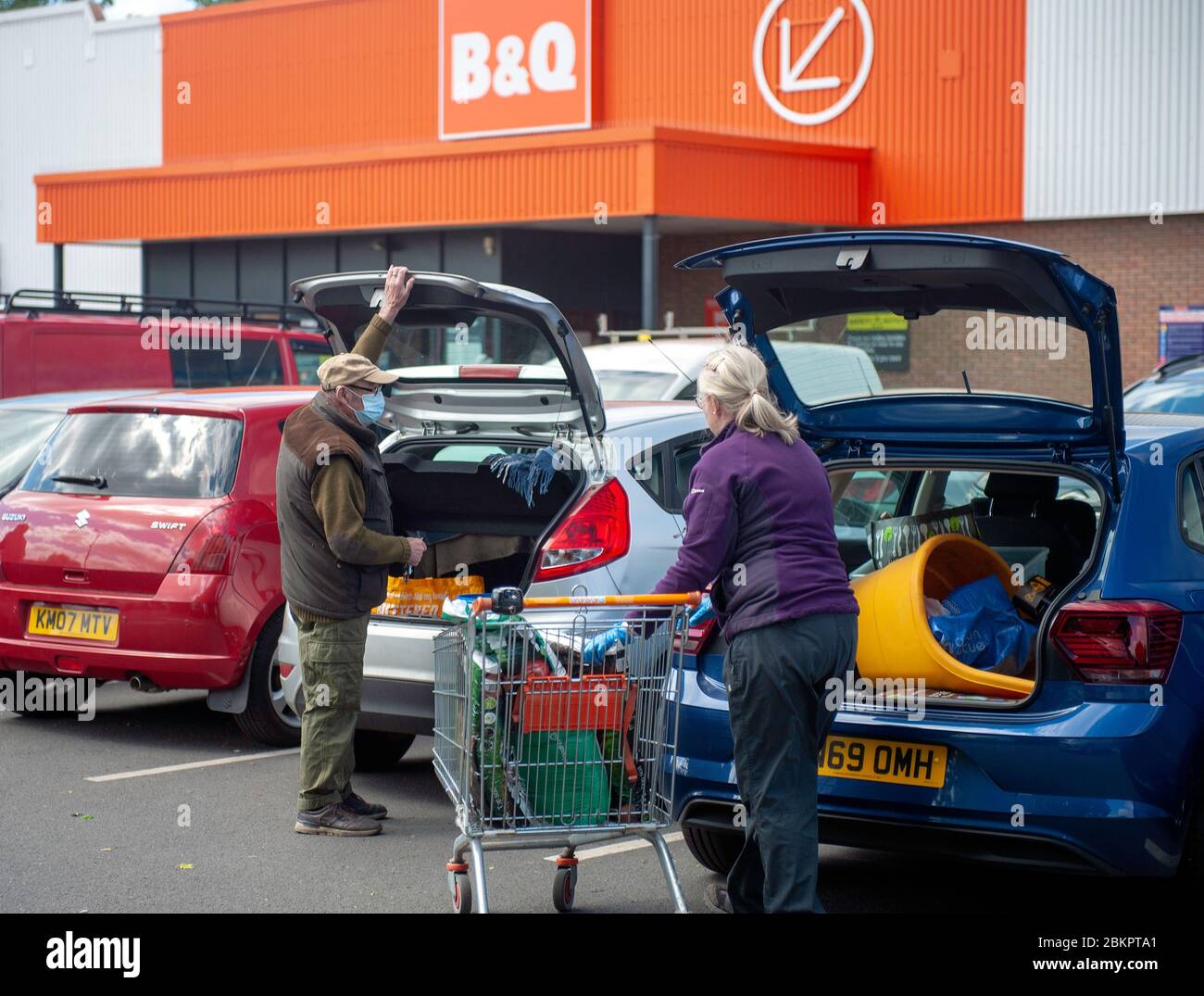 Life under coronavirus Covid-19 pandemic lockdown: crowds queue at B&Q ...
