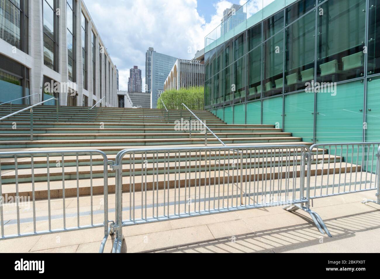 Center barriers hi-res stock photography and images - Alamy