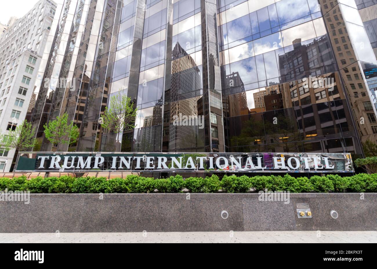 Trump tower sign hi-res stock photography and images - Alamy