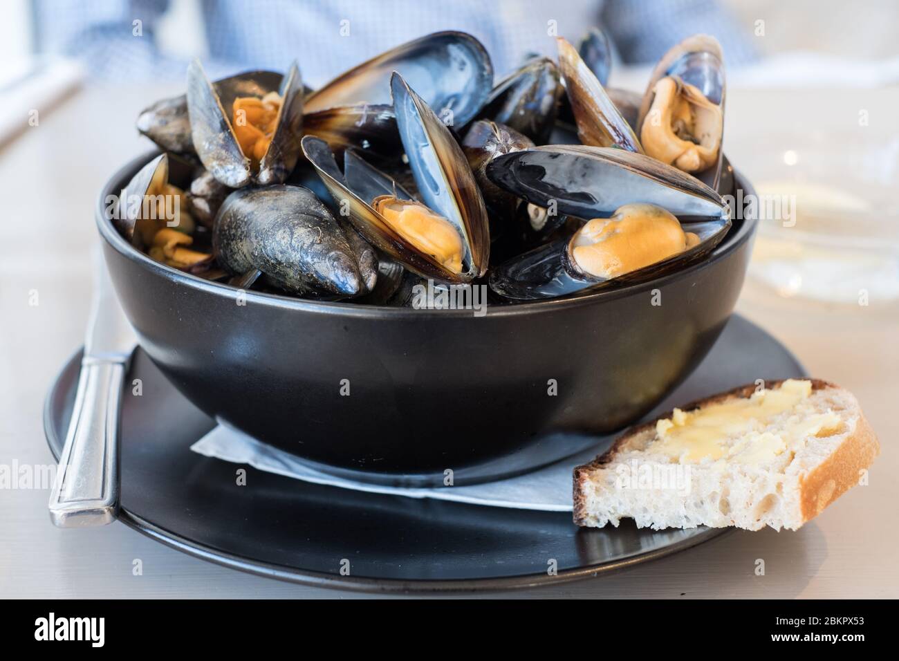 Scottish mussels in a bowl Stock Photo - Alamy