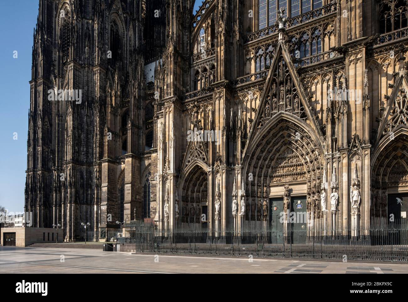 Dom köln eingang hi-res stock photography and images - Alamy