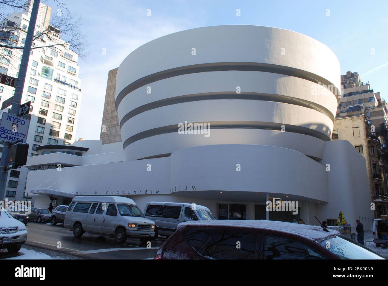 Spiral ramp at guggenheim museum hi-res stock photography and images ...