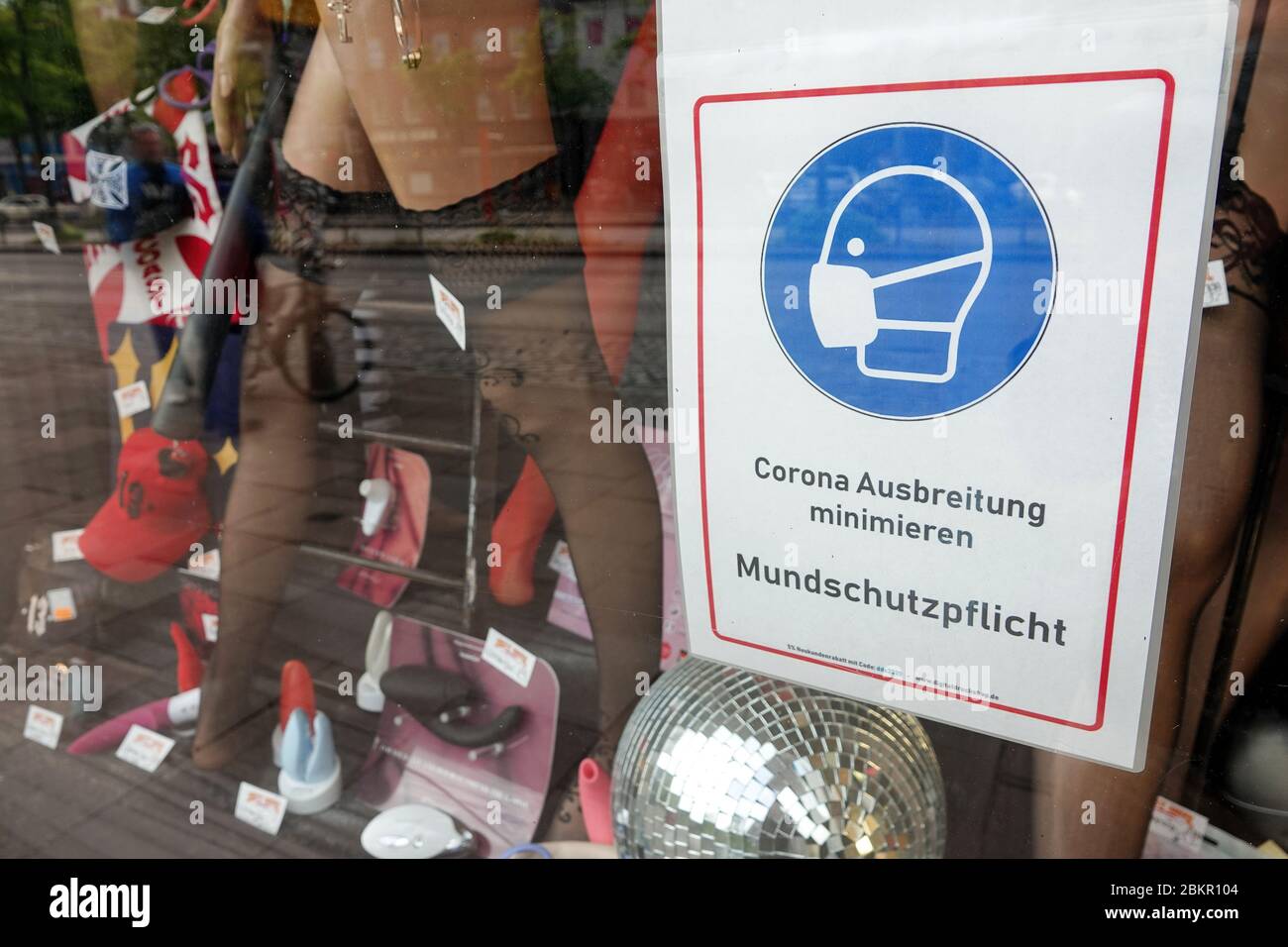 03 May 2020, Hamburg: In the shop window of a shop on the Reeperbahn ...