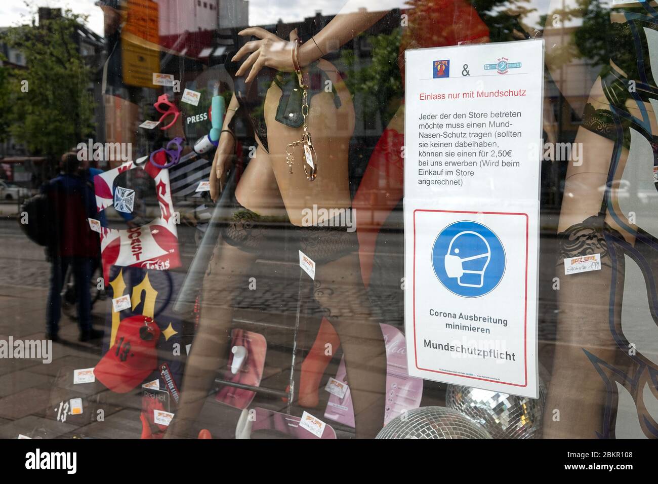 Compulsory masking hi-res stock photography and images - Alamy