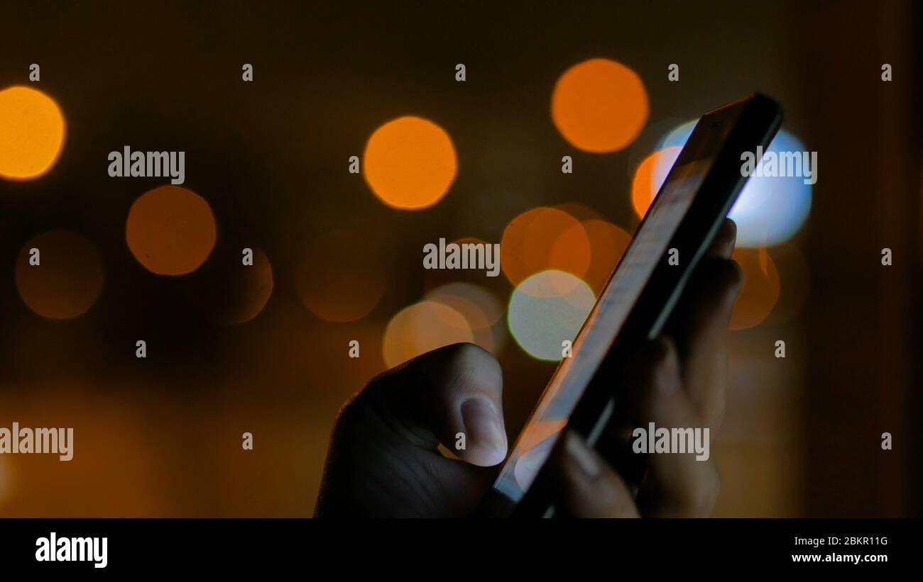 Telephone woman night alone hi-res stock photography and images - Alamy