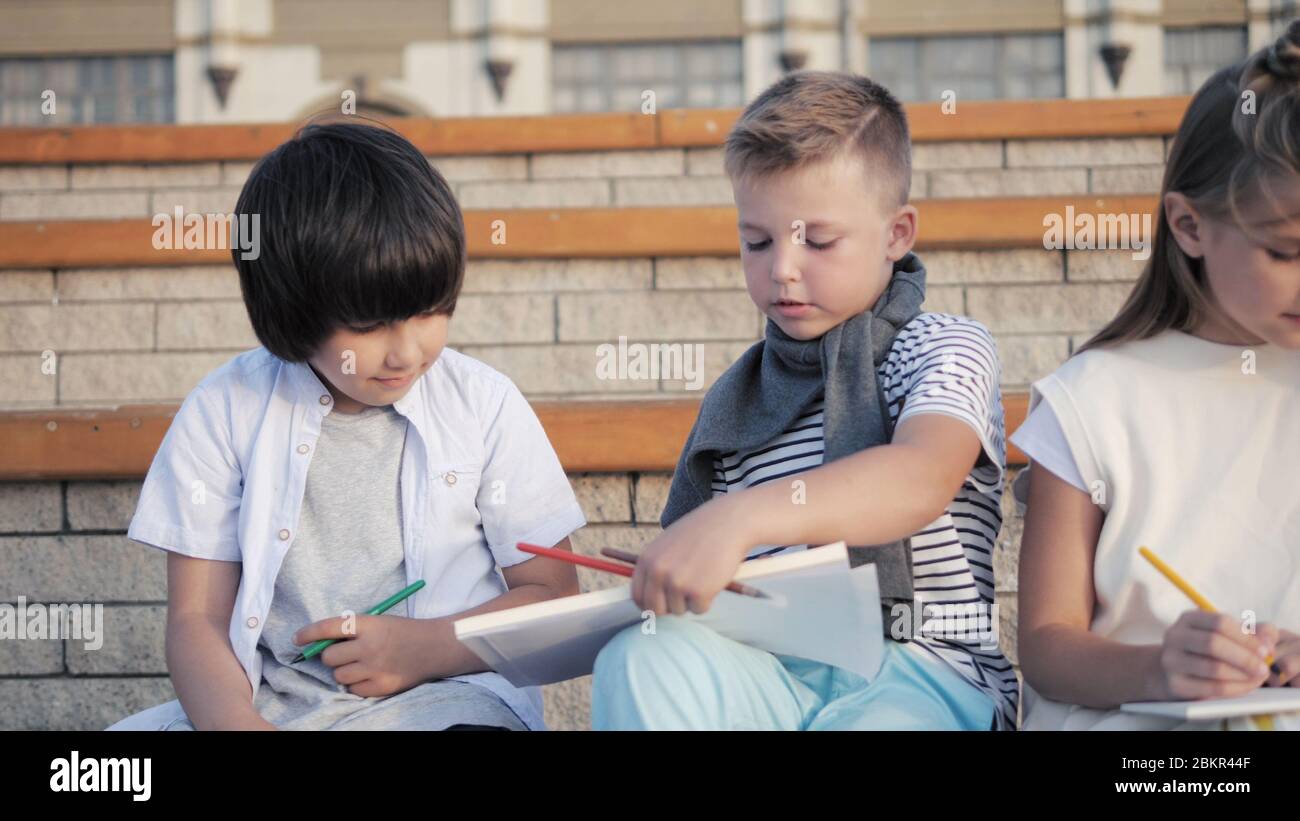 Creative Art Class. Children drawing in teams Stock Photo - Alamy