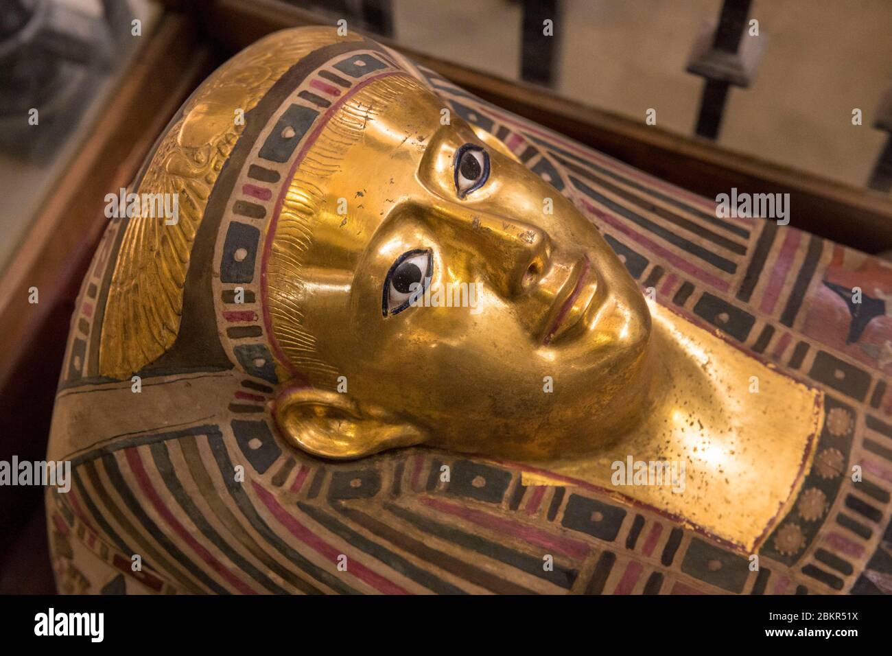 Egyptian funeral mask hi-res stock photography and images - Alamy