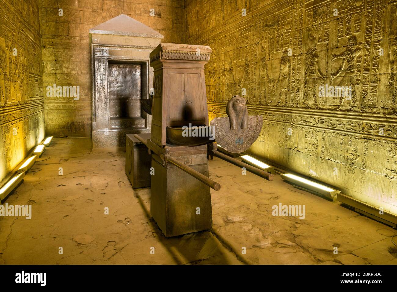 Egyptian god boat hi-res stock photography and images - Alamy