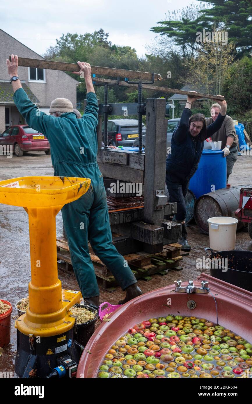 Cider making hi-res stock photography and images - Alamy