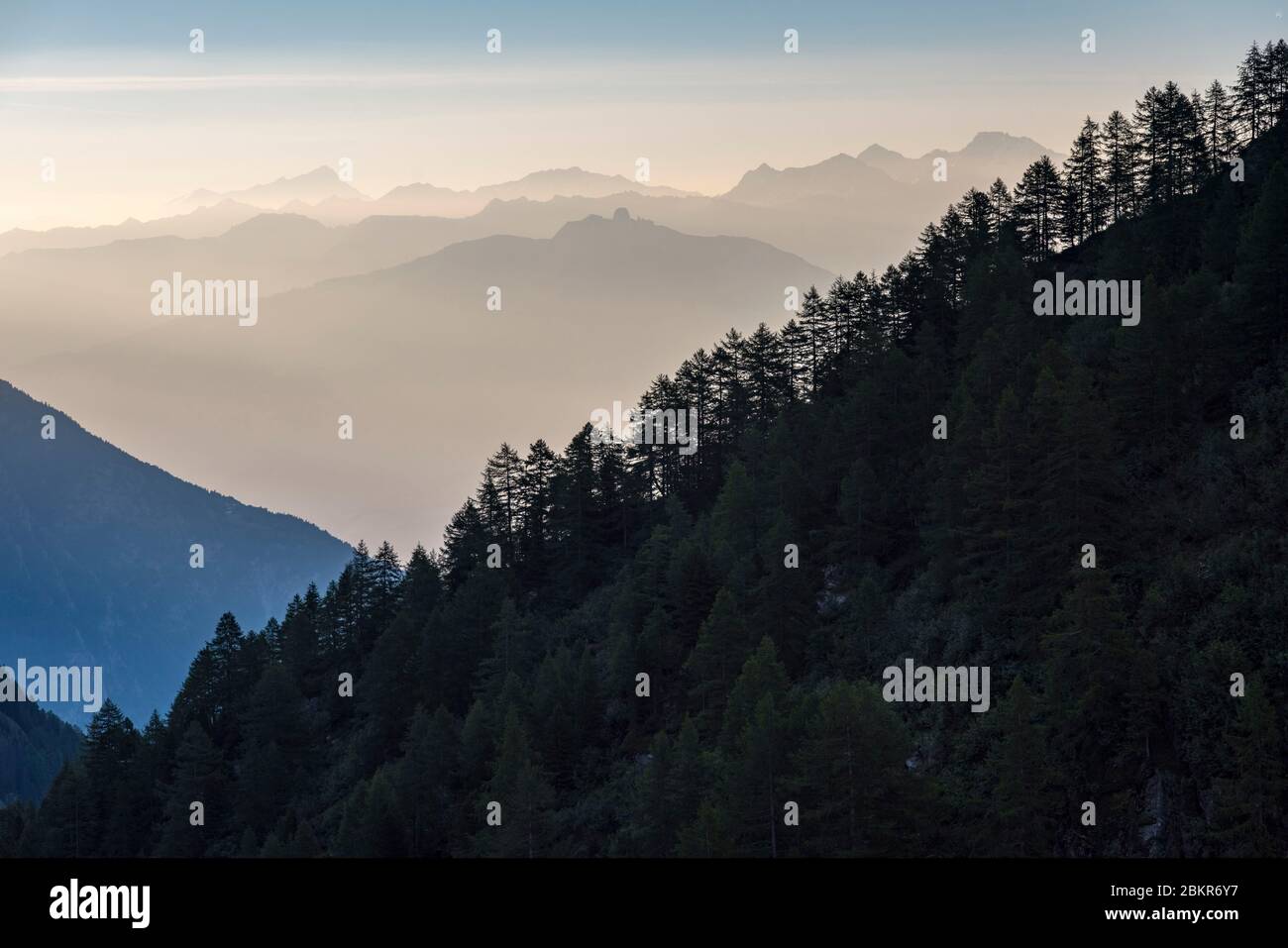 Daylight and lake hi-res stock photography and images - Alamy