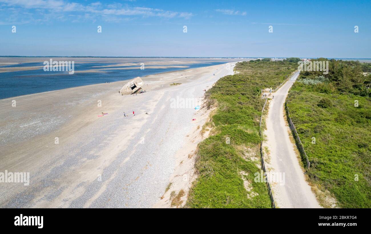 France, Somme, Cayeux-sur-Mer, cycle tourists at Pointe du Hourdel ...