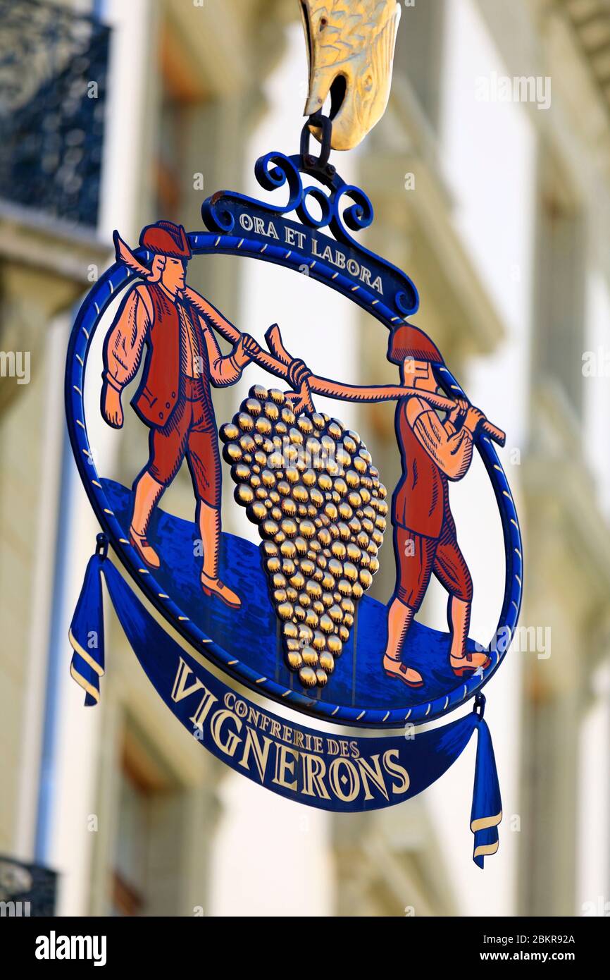 Confrérie des vignerons hi-res stock photography and images - Alamy