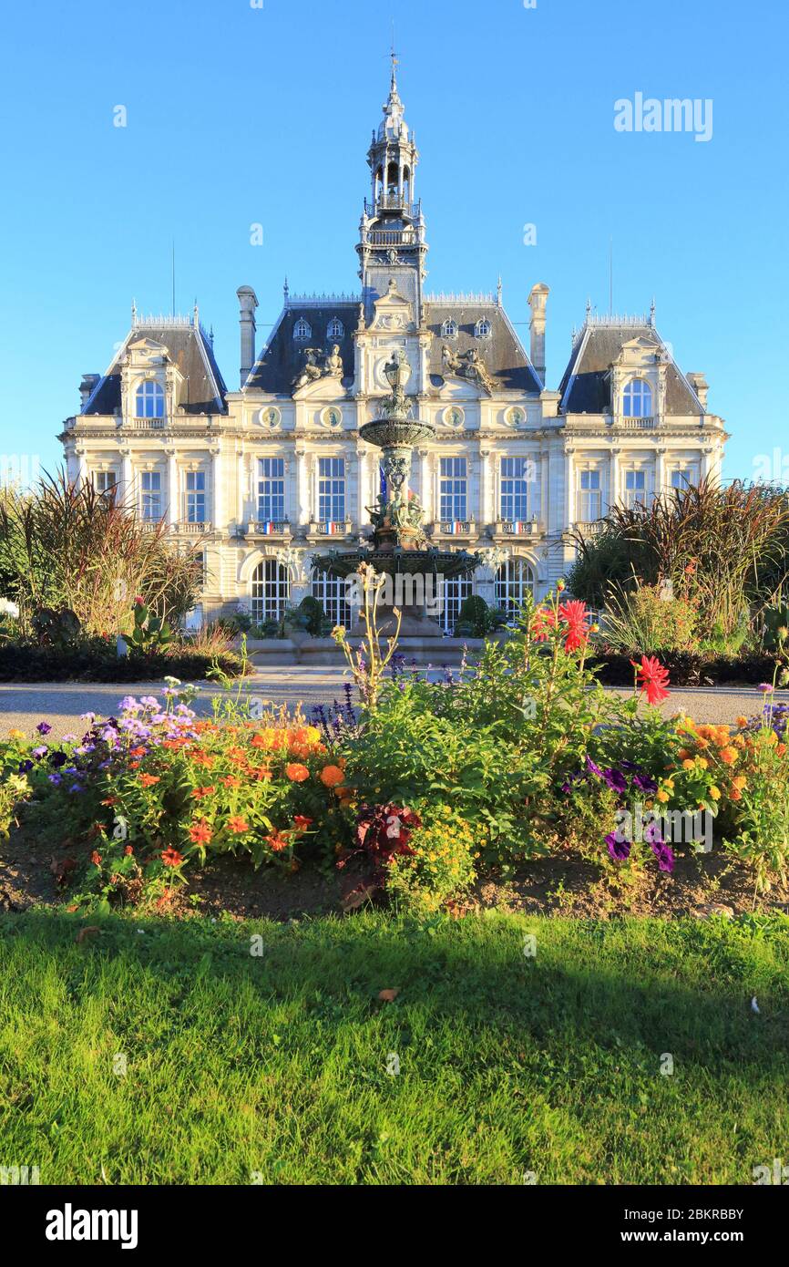 France, Haute Vienne, Limoges, Place Leon Betoulle, City hall designed ...