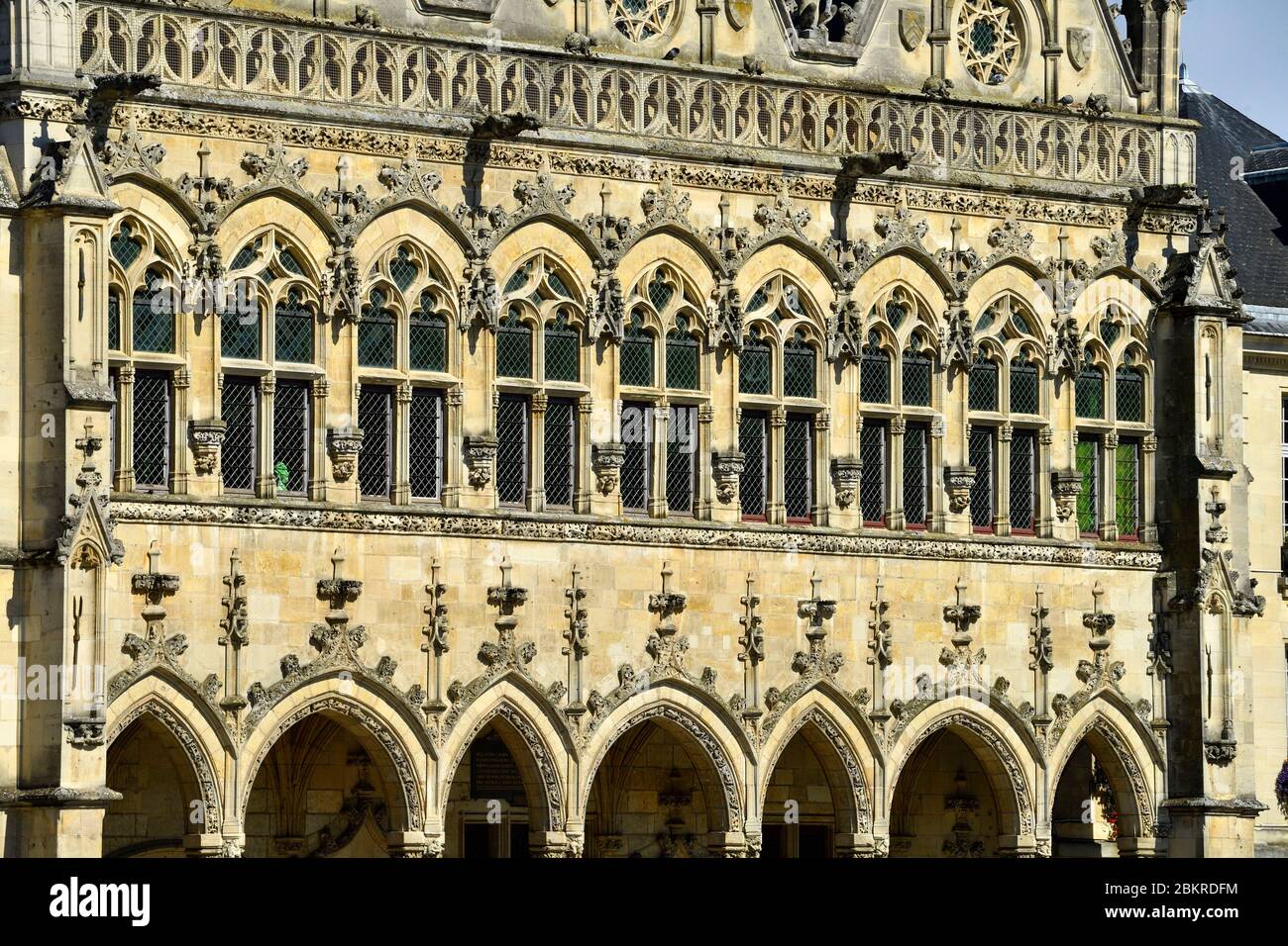Saint quentin town hall hi-res stock photography and images - Alamy