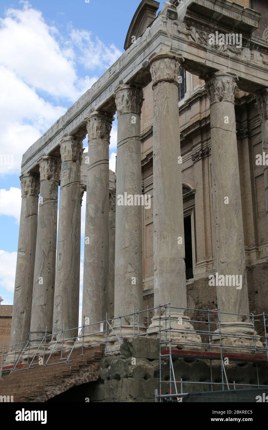 The pillars of this ancient building really stand out Stock Photo - Alamy