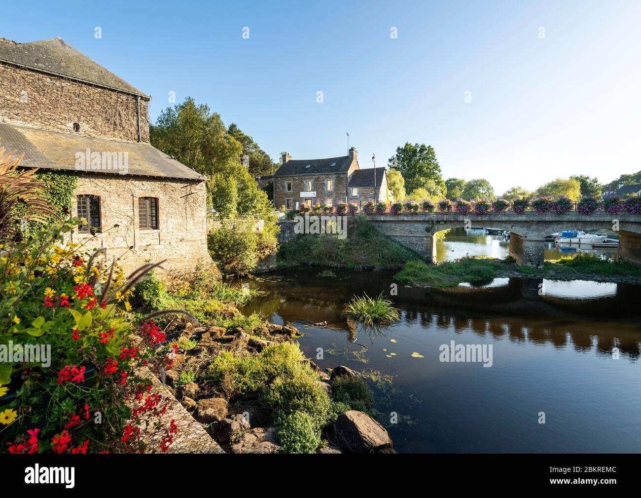 France, Morbihan, La Gacilly, the village near the Aff river Stock ...
