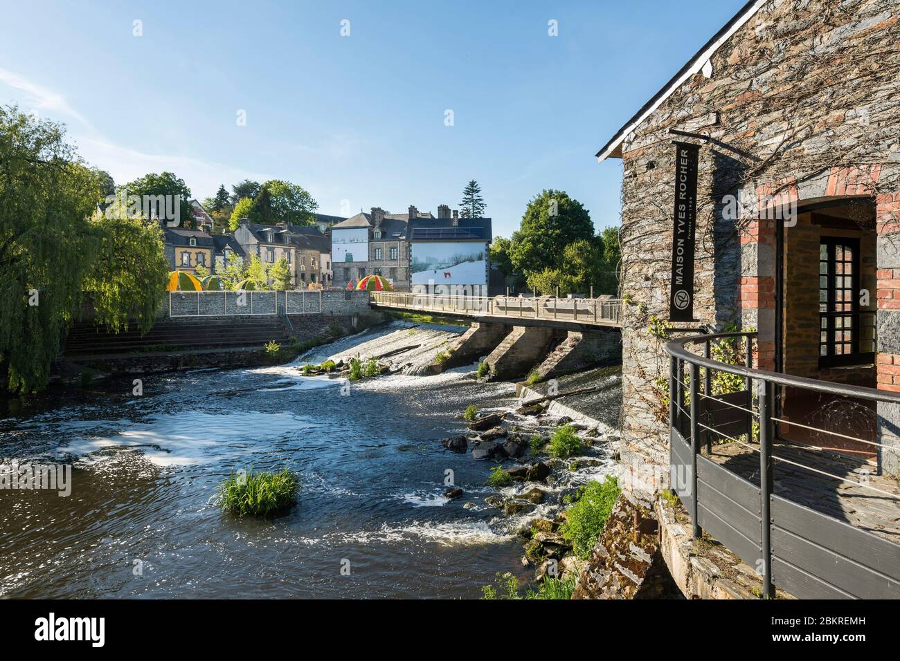 France, Morbihan, La Gacilly, the village near the Aff river Stock ...