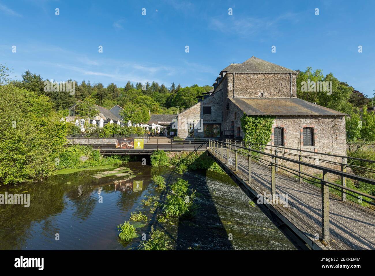France, Morbihan, La Gacilly, the village near the Aff river Stock ...