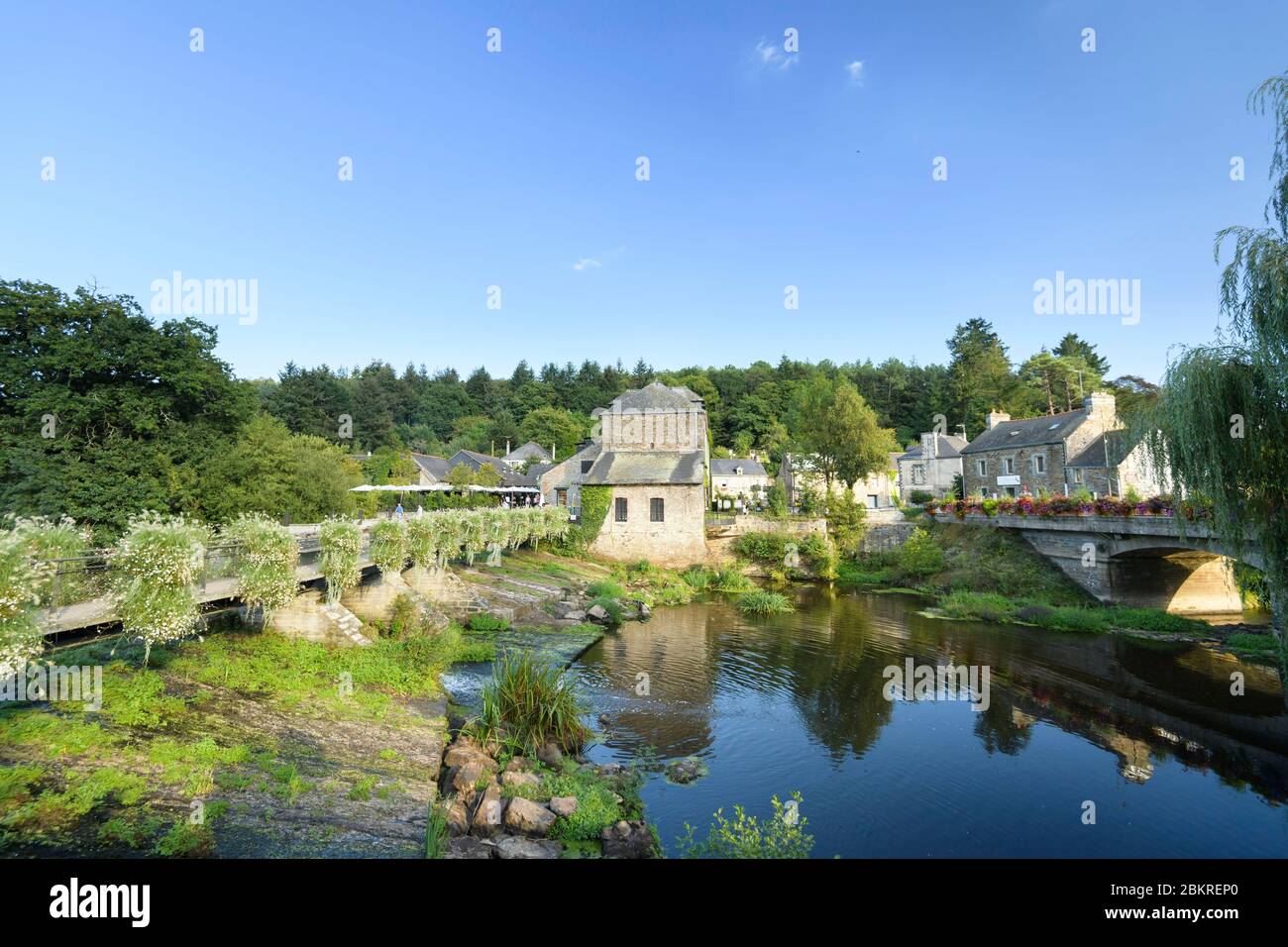 France, Morbihan, La Gacilly, the village near the Aff river Stock ...
