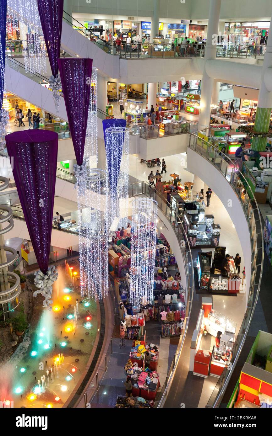 Philippines, Luzon Island, Manila, shopping center Stock Photo - Alamy