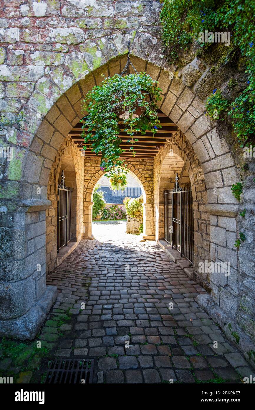 France, Morbihan, La Vraie Croix, The cobbled passage under the chapel ...