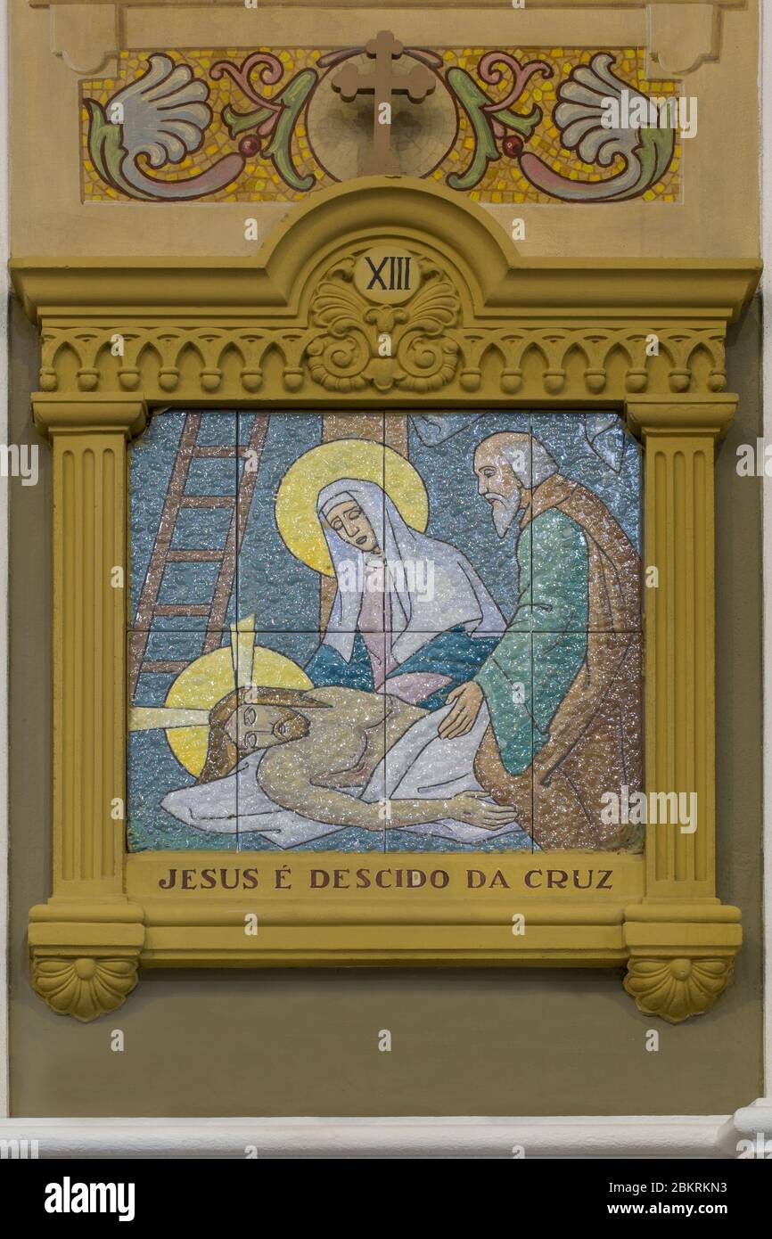 13th station of the cross hi-res stock photography and images - Alamy