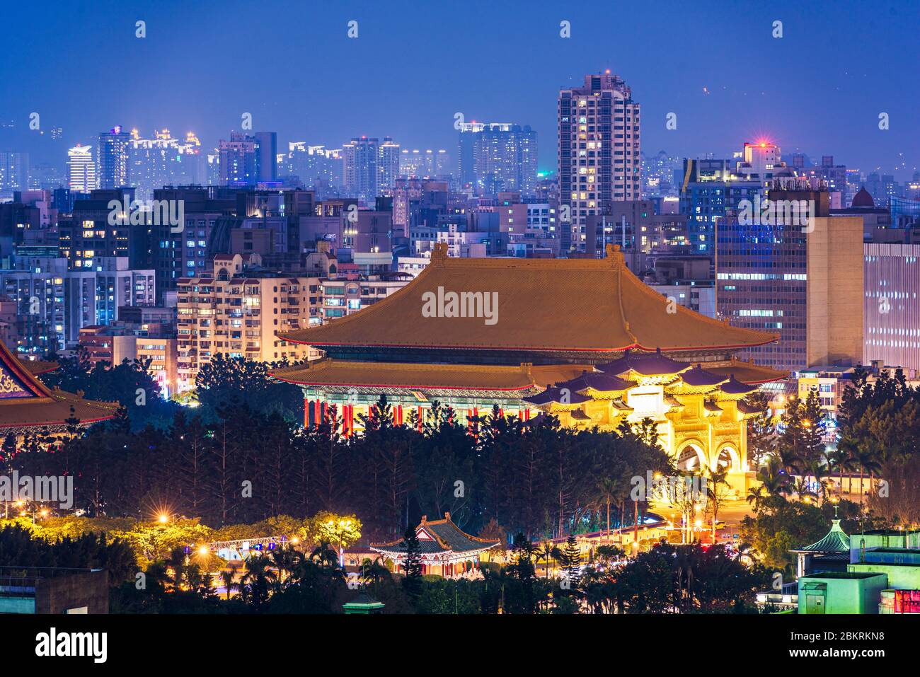 Taipei, Taiwan cityscape towards Liberty Square at twilight Stock Photo ...