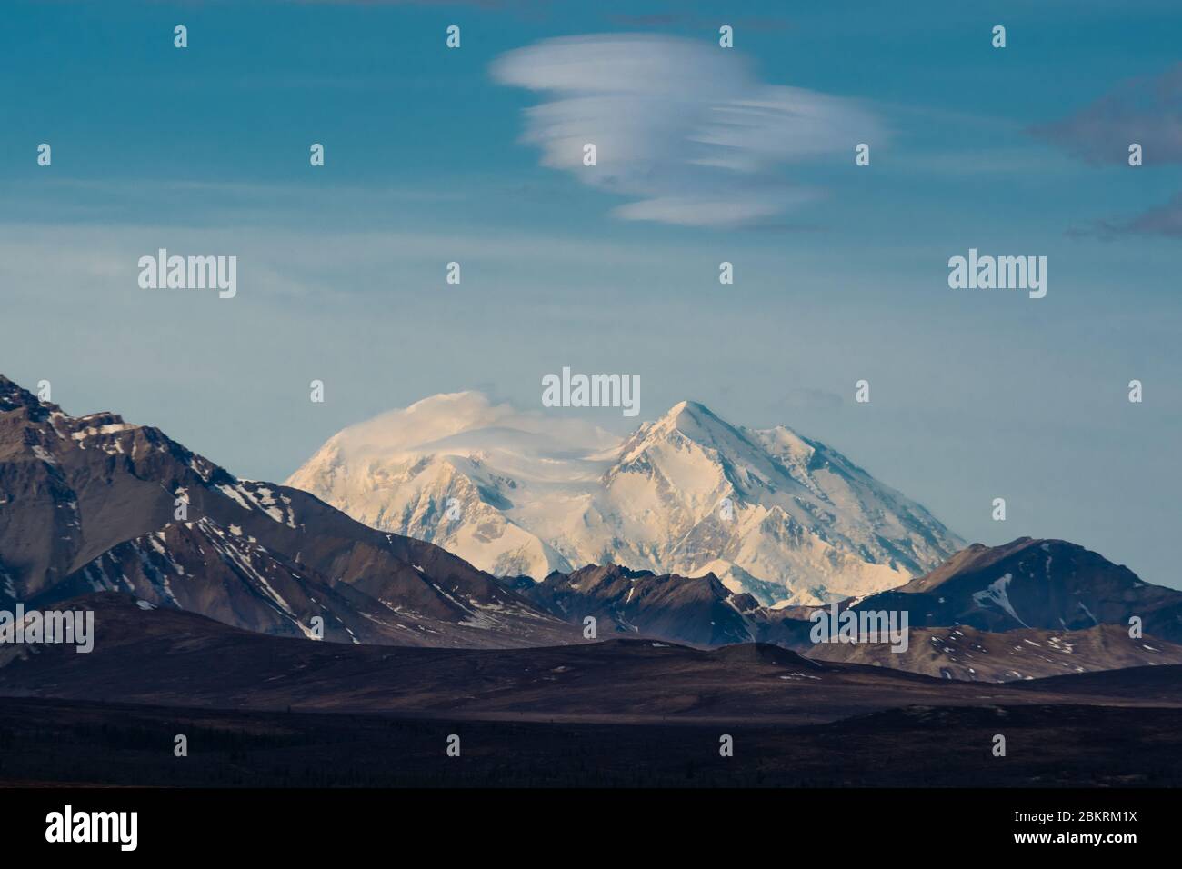 Alaska range viewpoint hi-res stock photography and images - Alamy