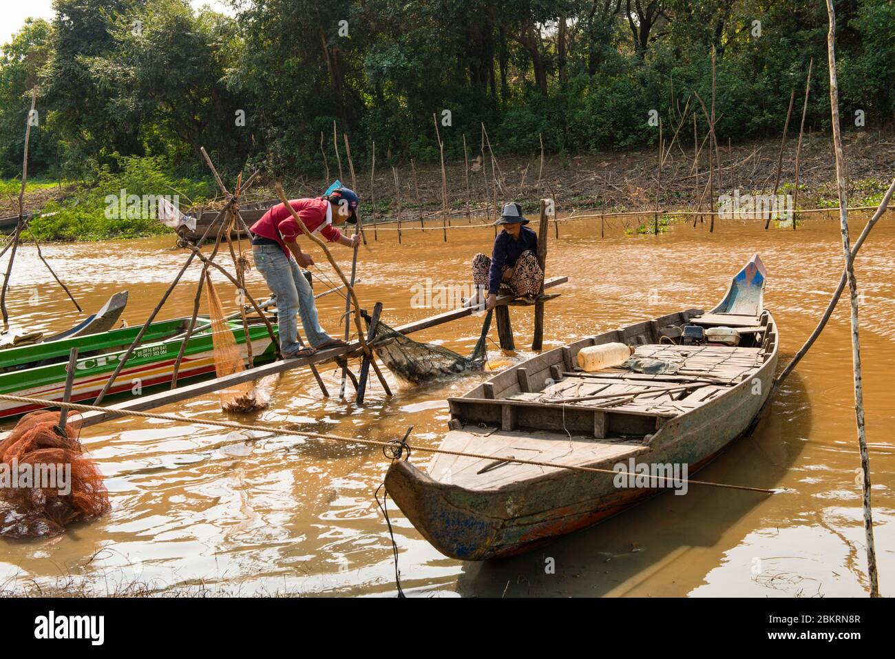 Woman cambodia fishing hi-res stock photography and images - Alamy