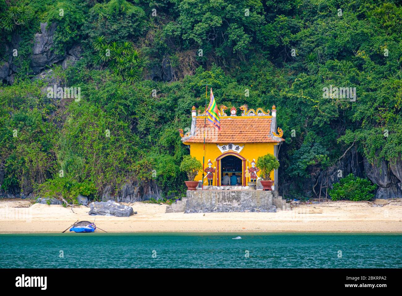 Vietnam, Ha Long bay a World heritage site of UNESCO, fishermen temple ...