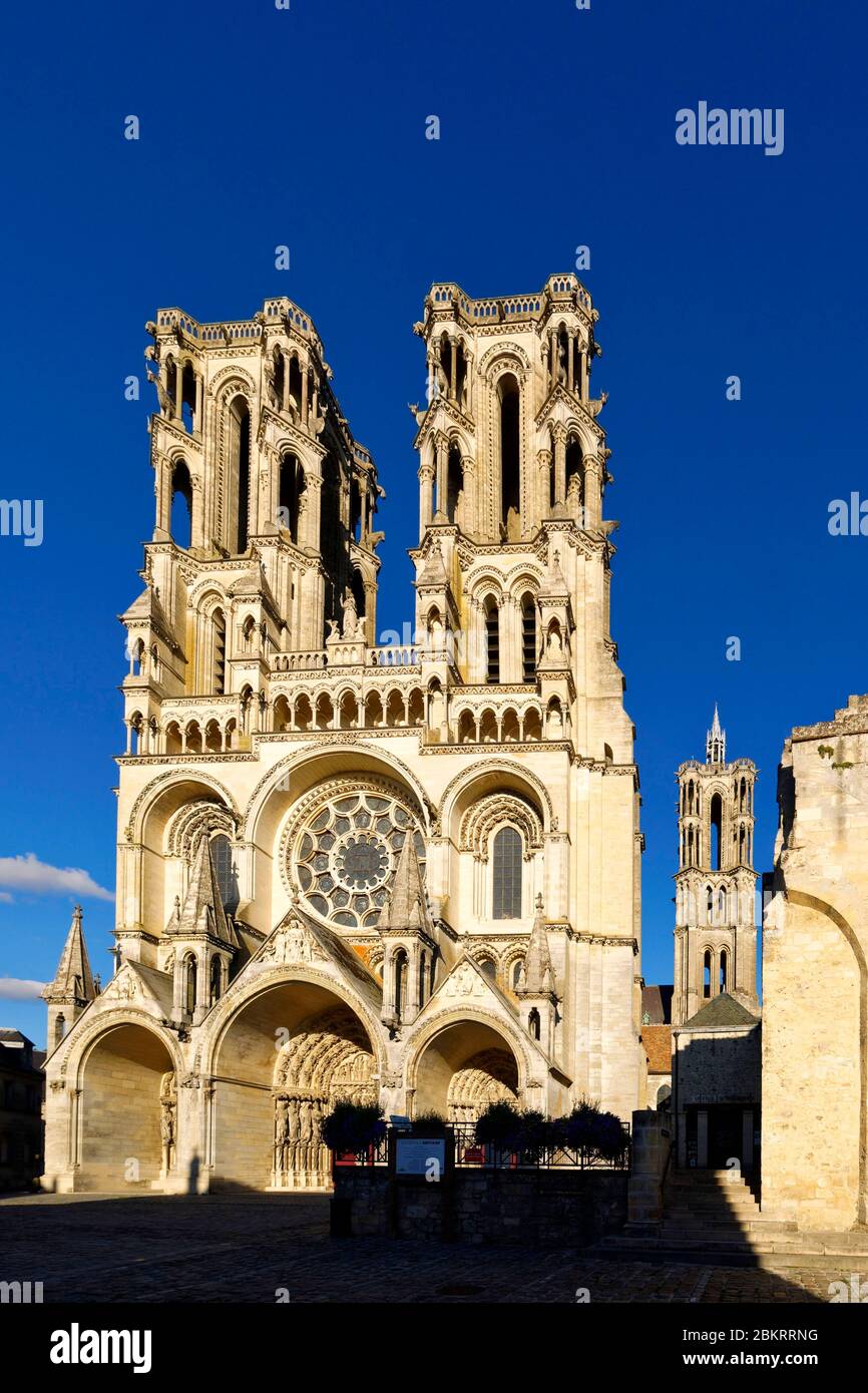 France, Aisne, Laon, the Upper town, Notre-Dame de Laon cathedral ...