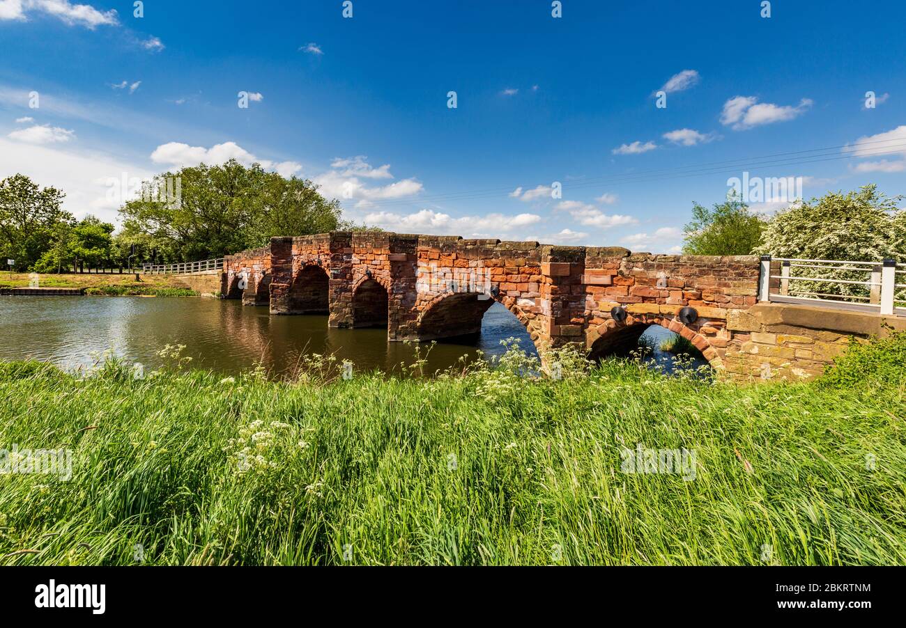 The red sandstone road bridge over the river Avon at Eckington wharf in ...
