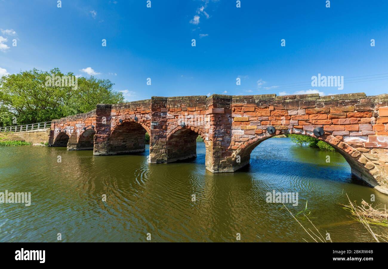 Red bridge over river hi-res stock photography and images - Alamy