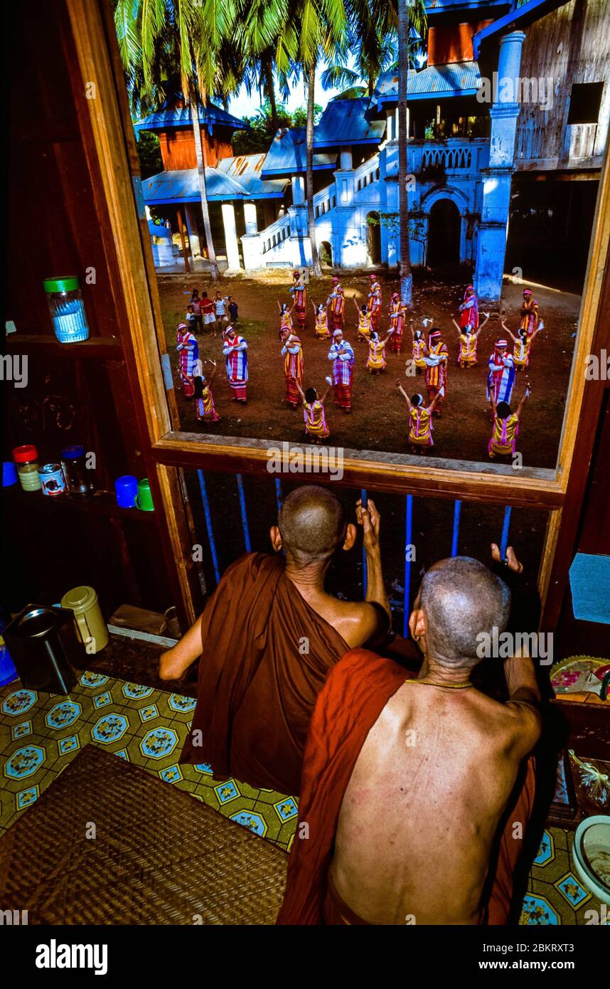 Burma, Myanmar, Karen State, Hpa-An, feast at the Thaton monastery, old ...