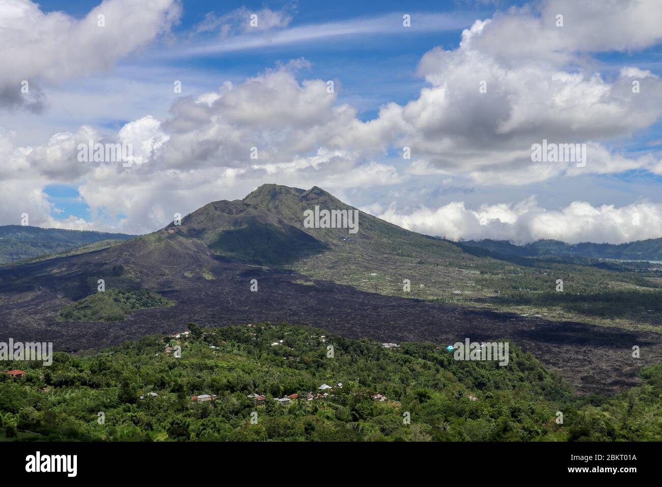 Hawaii big island volcano village hi-res stock photography and images ...
