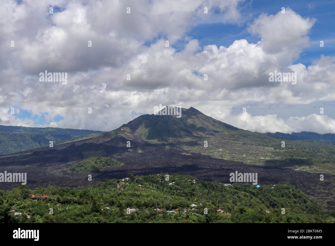 Hawaii big island volcano village hi-res stock photography and images ...