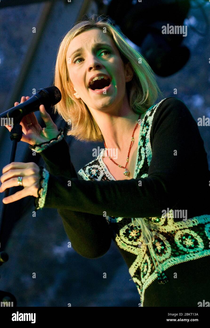 Cara dillon singing hi-res stock photography and images - Alamy