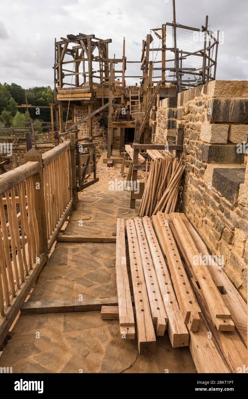 France, Yonne (89), Treigny, castle of Gu?delon, medieval building site ...