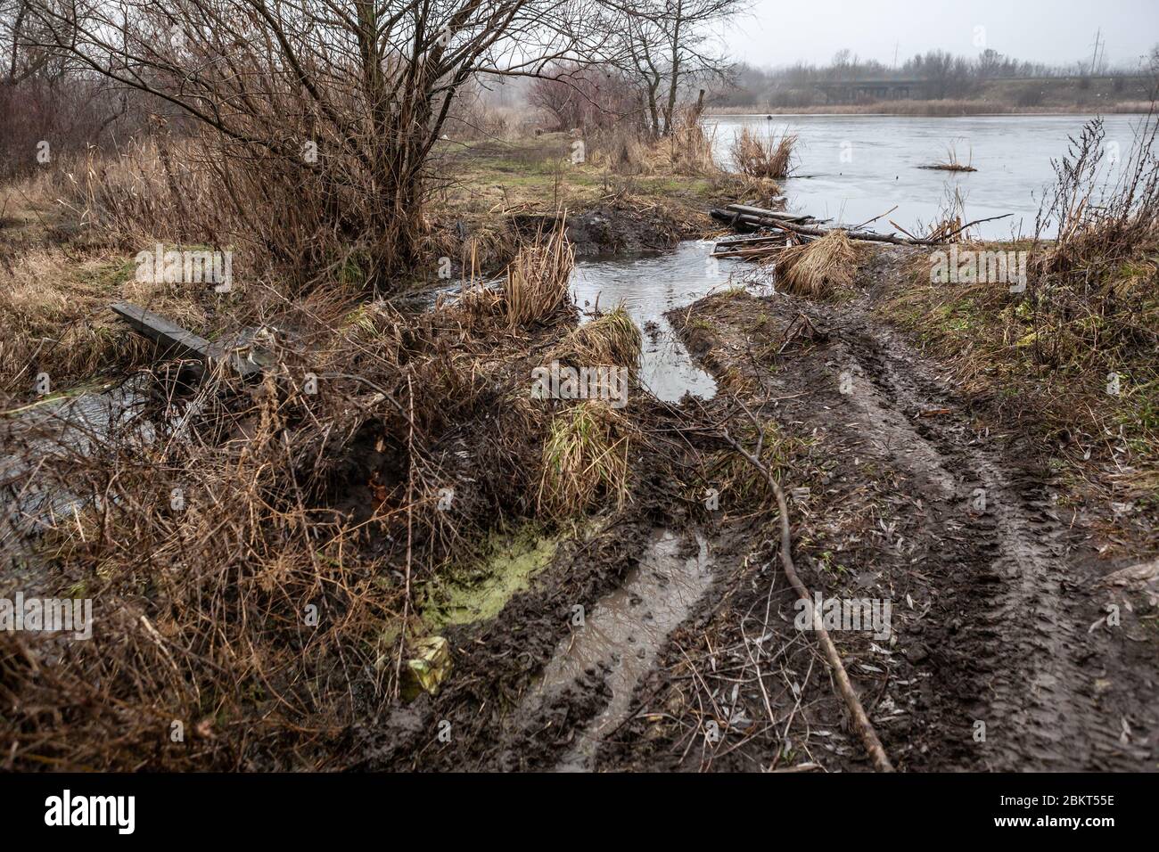 Stream river ford car crossing hi-res stock photography and images - Alamy