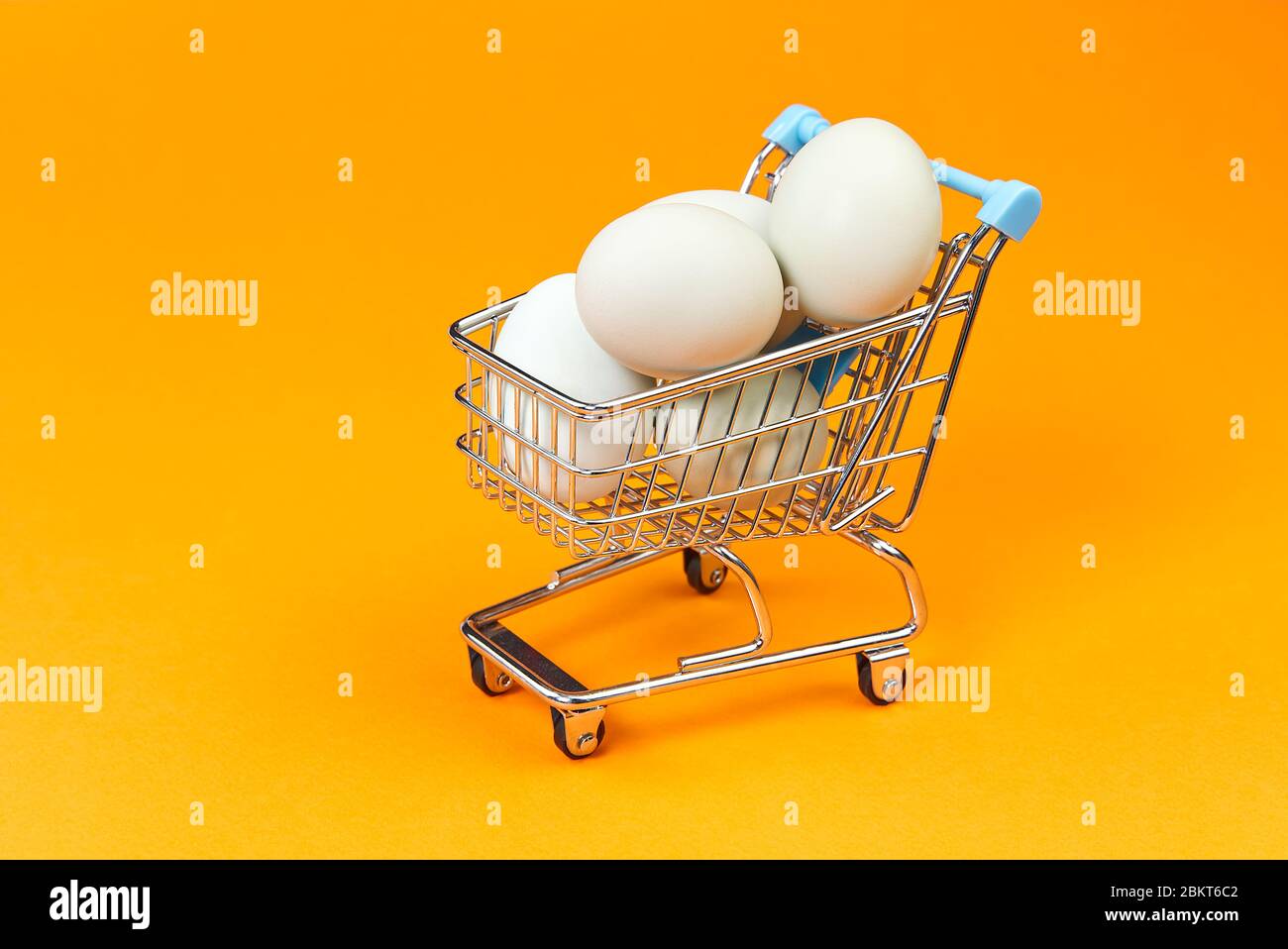 Chicken supermarket trolley hi-res stock photography and images - Alamy