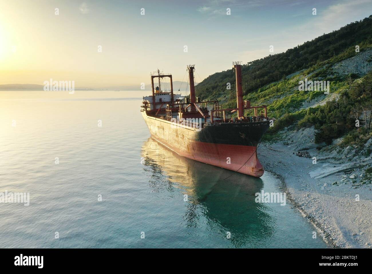 Cargo ship shipwreck hi-res stock photography and images - Alamy