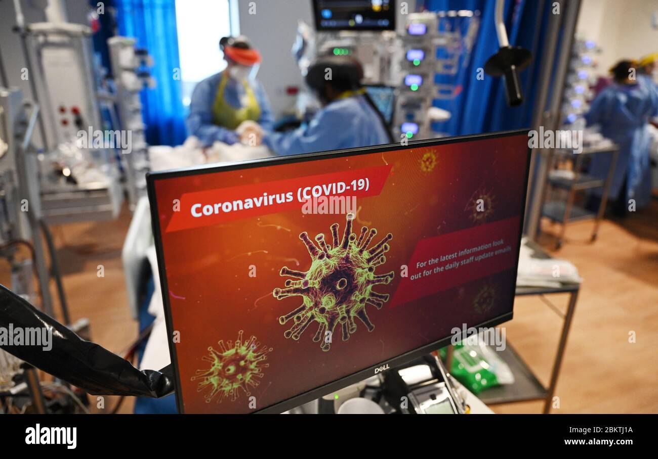 Clinical staff wear personal protective equipment ppe hi-res stock ...