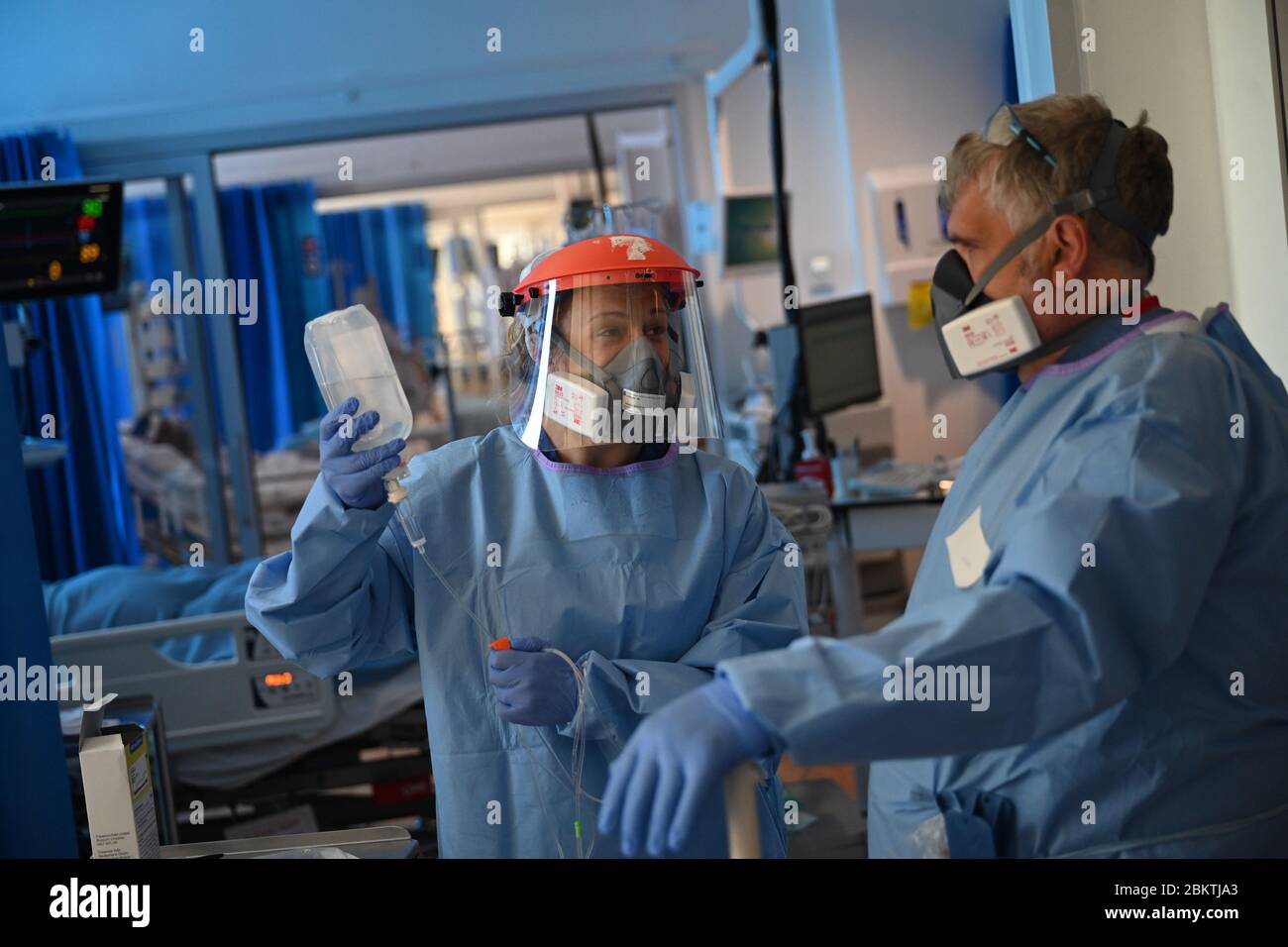 Clinical staff wear personal protective equipment ppe hi-res stock ...