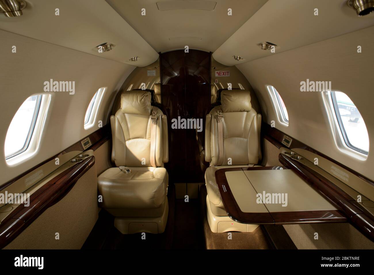 Private jet window hi-res stock photography and images - Alamy