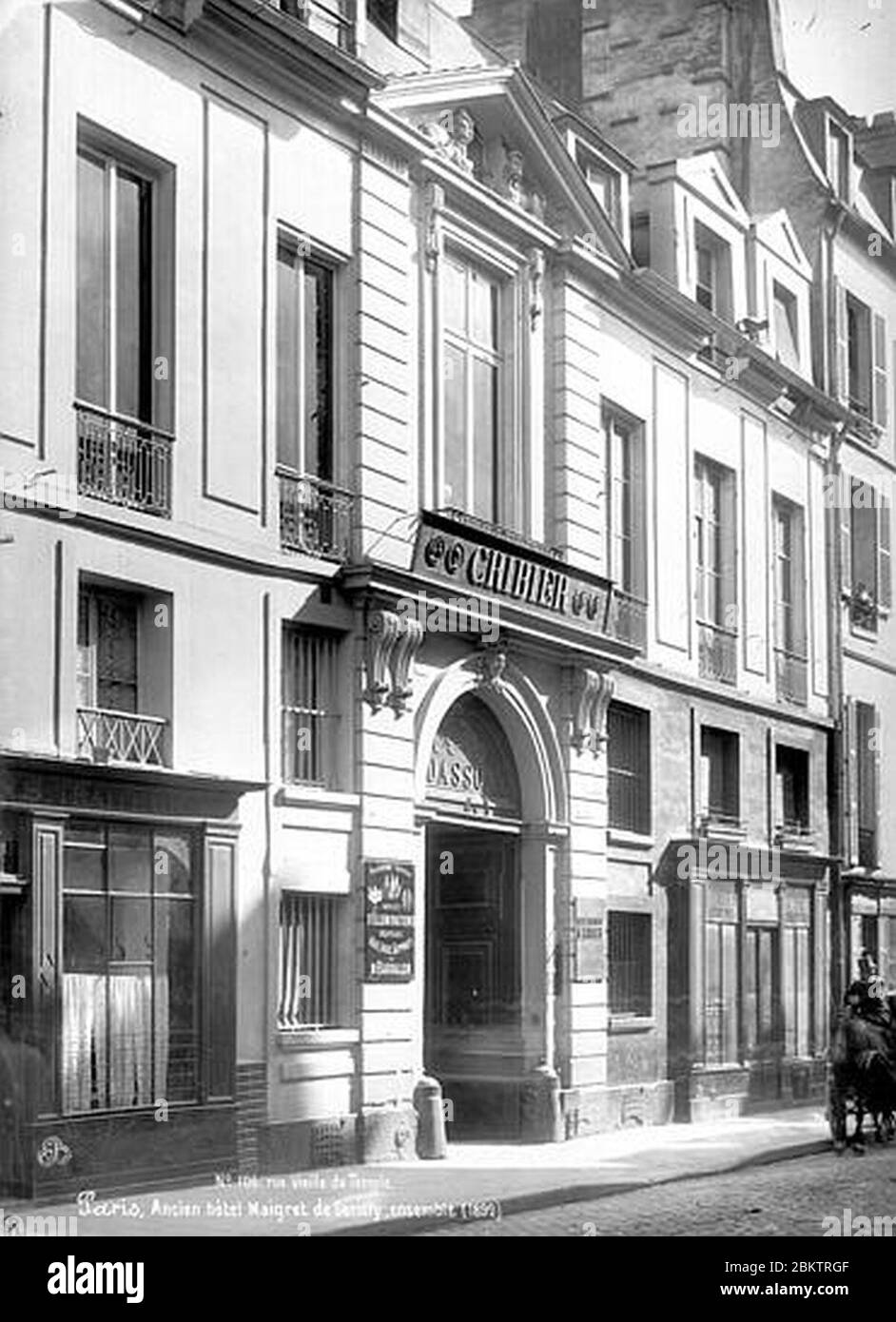 Hôtel Mégret de Sérilly (ancien) - Façade sur rue en perspective ...