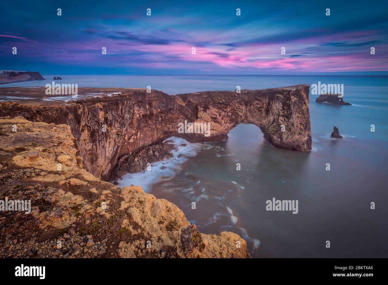 Cliff face overhang hi-res stock photography and images - Alamy
