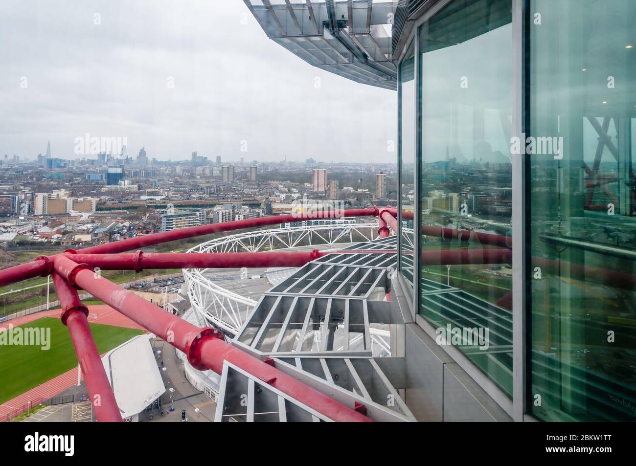 Arcelormittal orbit observation tower hi-res stock photography and ...