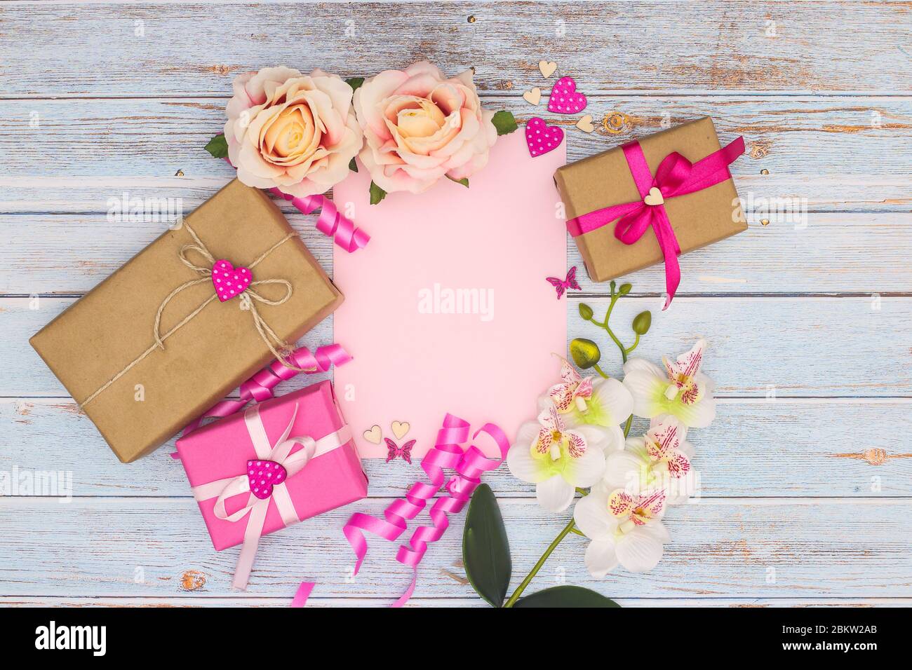 Romantic decoration with gifts for special day Stock Photo - Alamy