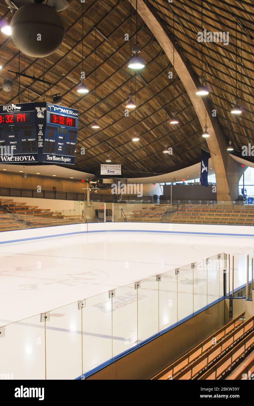 Rink 1950s hi-res stock photography and images - Alamy