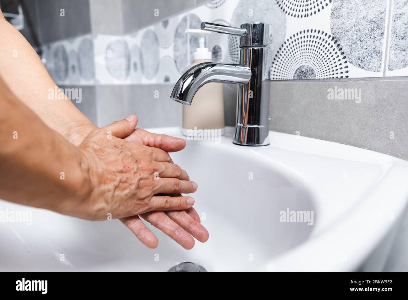 Washing hands gel foam hi-res stock photography and images - Alamy